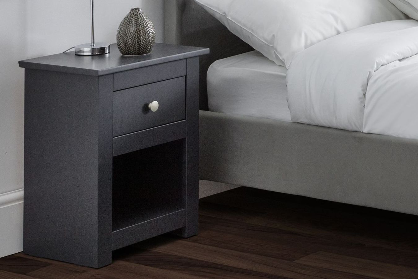 Best Colours For Bed Side Tables What Works - Better News